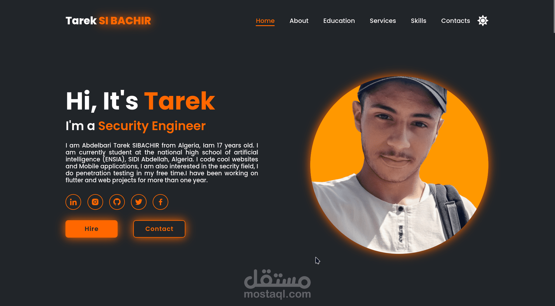 ملف شخصي لعرض مهارات البرمجة باستخدام Html، Css، Javascript، و React